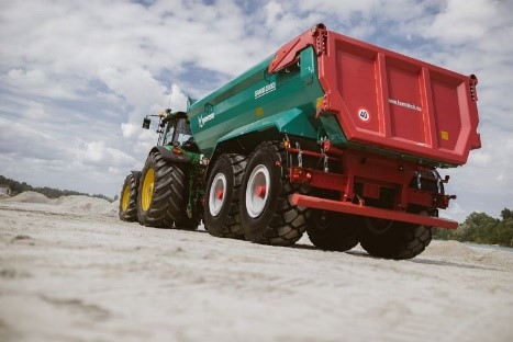 Farmtech Kipper für Einsatz auf Feld und Straße
